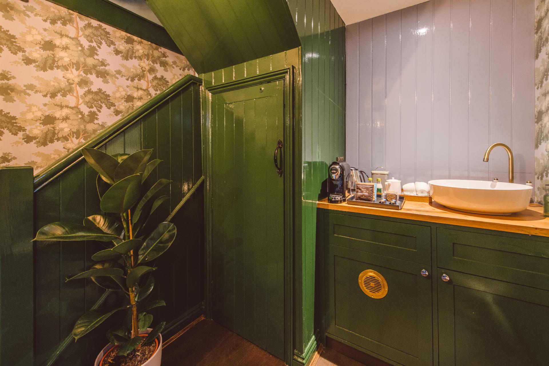 Stay at The Swan Hotel in Gloucestershire